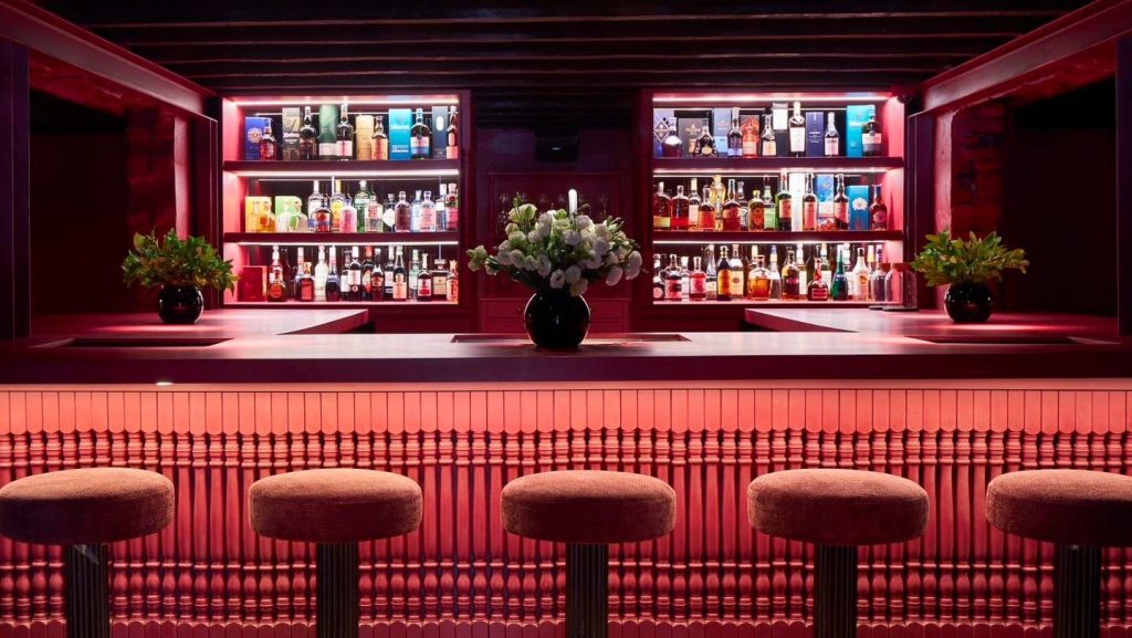 A Thai-inspired bar in Vientiane, Laos · Asian Trails