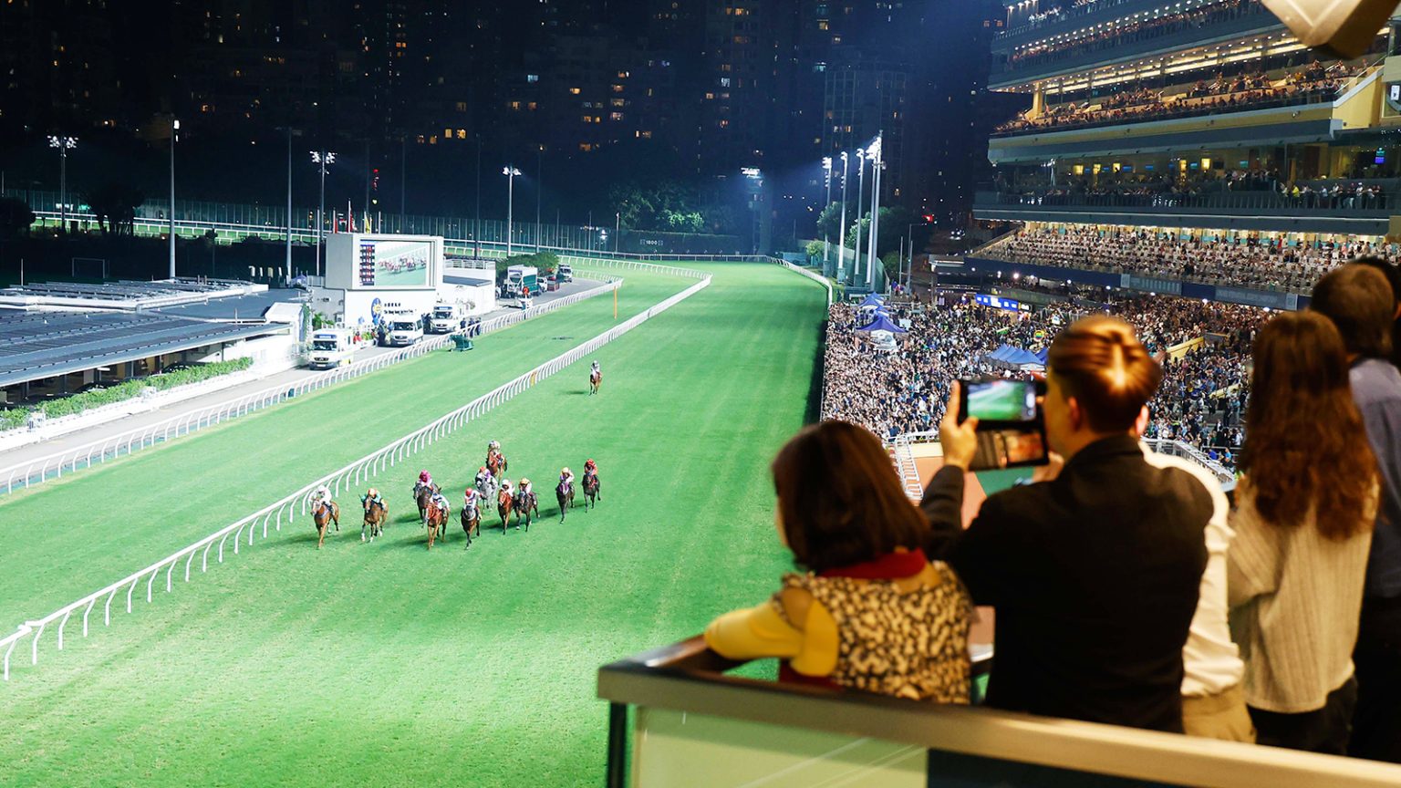 A luxurious day at the races · Asian Trails